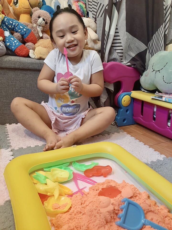 Bringing the Sand Inside Our Home: The Benefits of Kinetic Sand Sensory ...